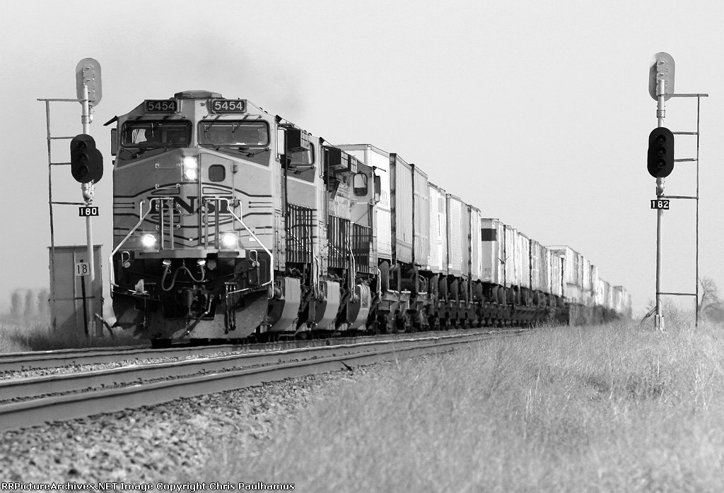 BNSF 5454